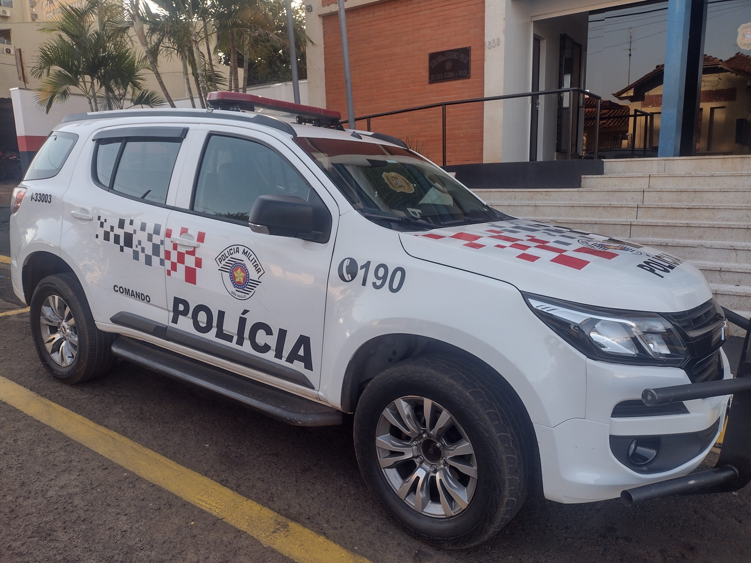 Televisor de 42 polegadas é subtraído em residência no bairro